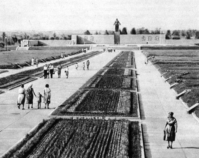 Russian Correspondent: Boom Crash Hiss Drip