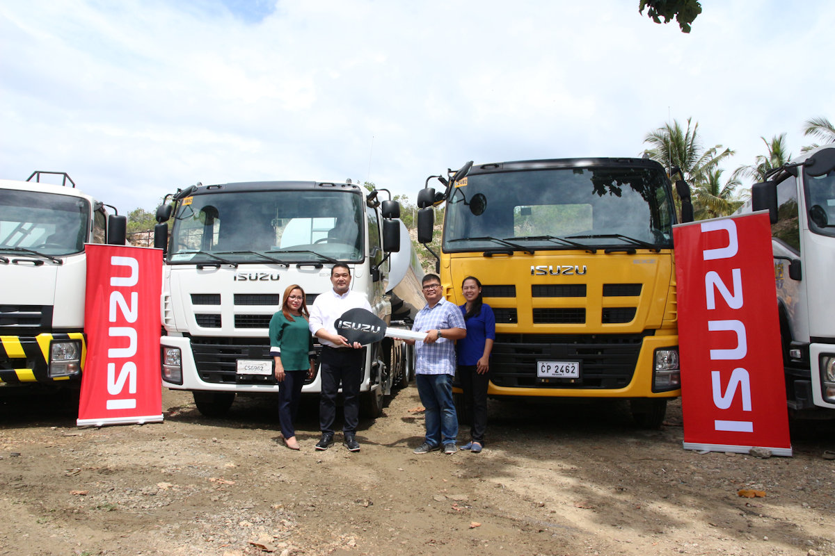 Isuzu Turns Over 11 Vehicles to Universal Fuel Solutions | CarGuide.PH ...