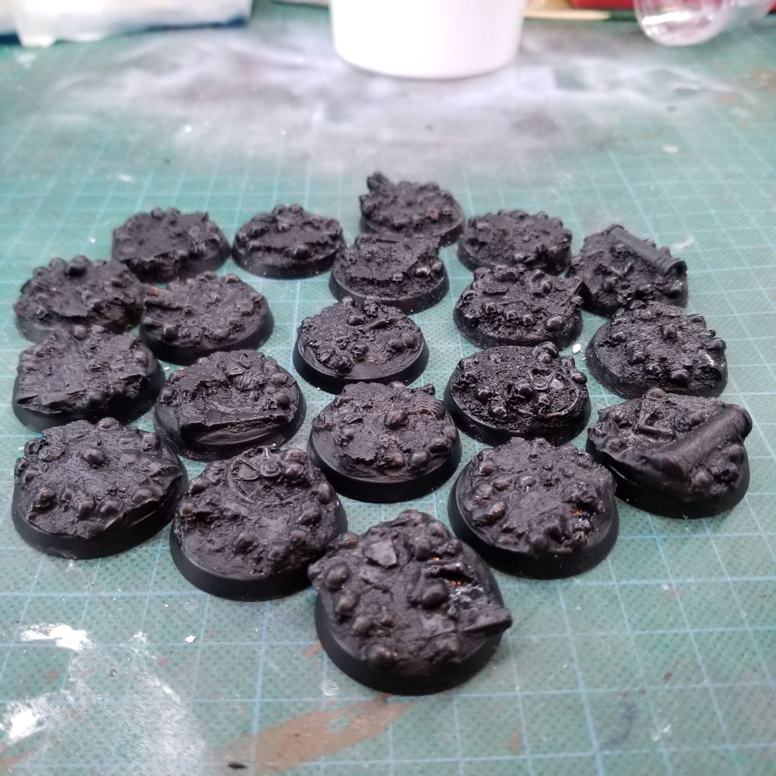 Super Massive Beast: Necrons Rebooted -- Making of the skull bases with ...