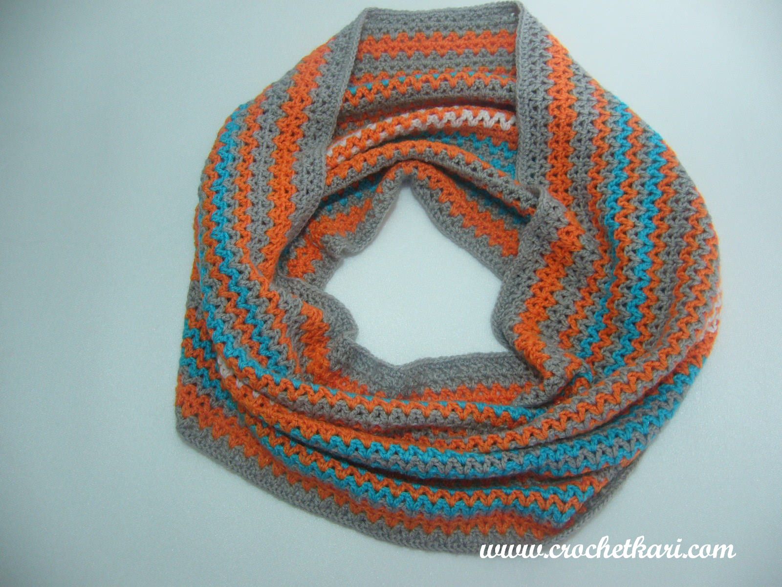 Crochetkari: Crochet V-Stitch Cowl