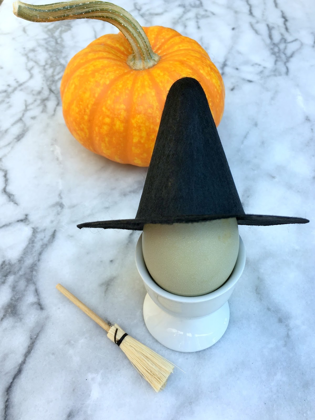 Jac o' lyn Murphy: Bewitching Farm Fresh Eggs...Halloween Hostess Gift