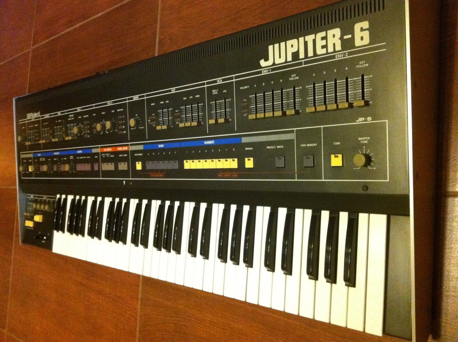 MATRIXSYNTH: Roland Jupiter 6 Synthesizer SN 555149