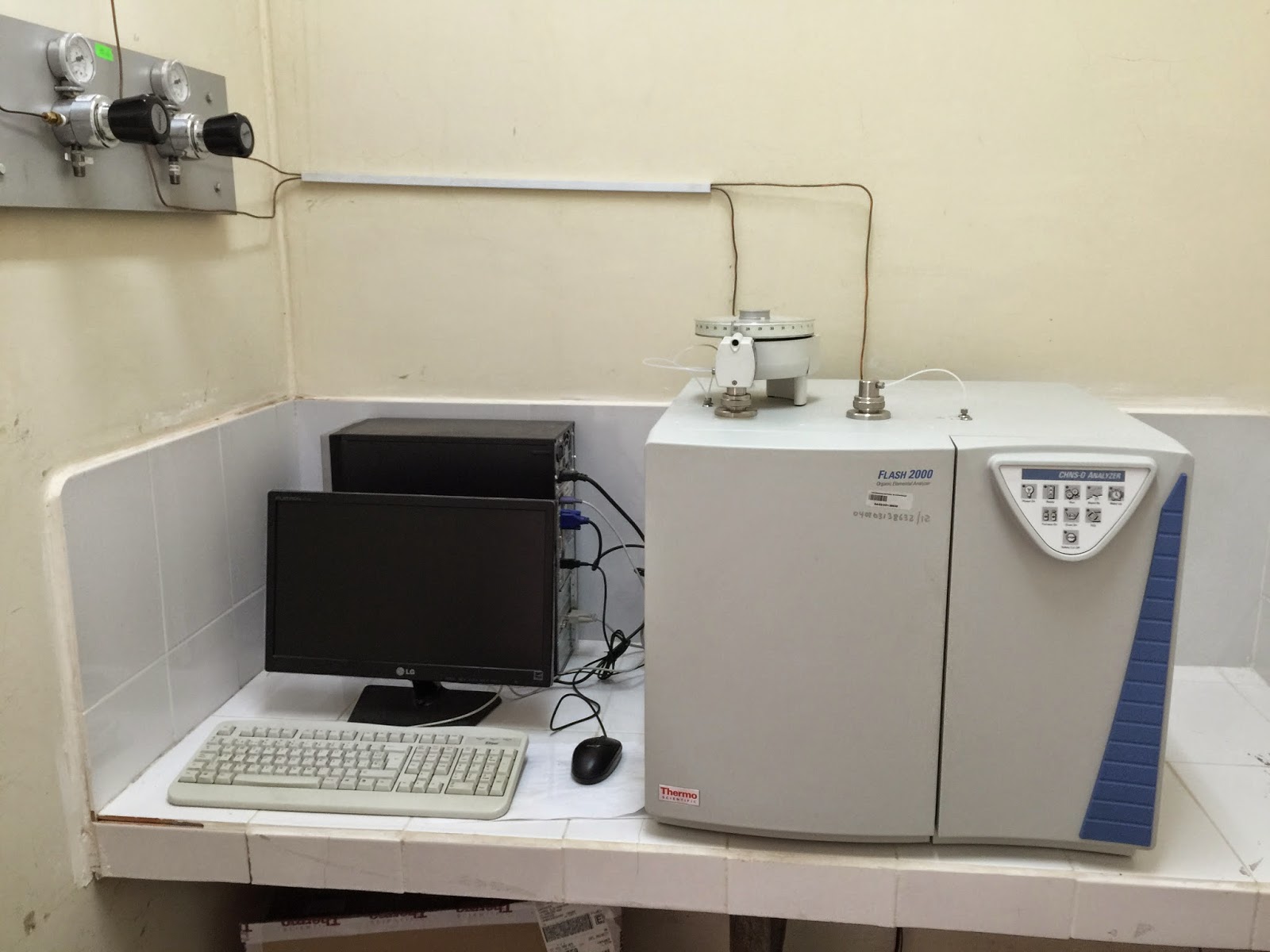 LABORATORIO DE SERVICIOS AMBIENTALES: Equipo Thermo combustion flash 2000