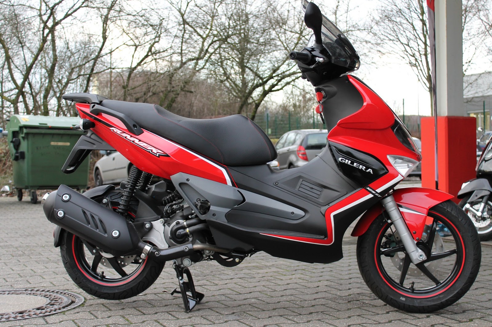 Cycle Shop Blog: Gilera Runner 125 ST rot in Köln Porz