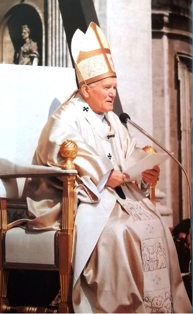 Liturgia Papal: Una mitra, dos papas