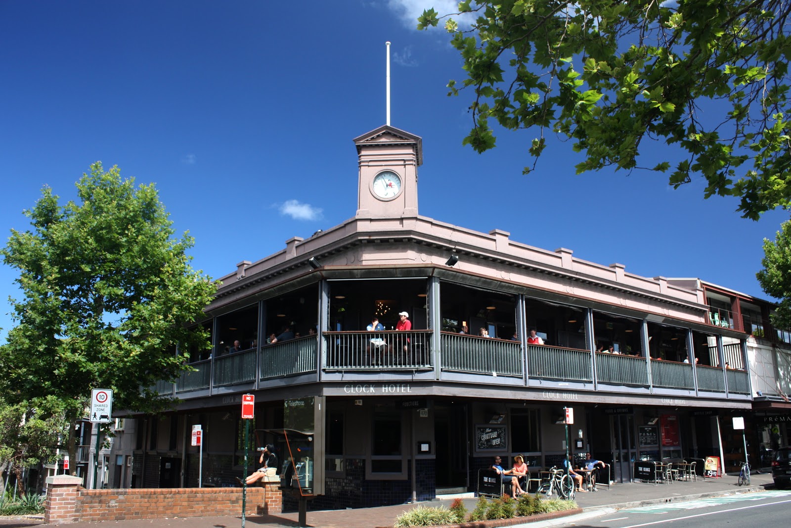 Sydney - City and Suburbs: Surry Hills, Clock Hotel