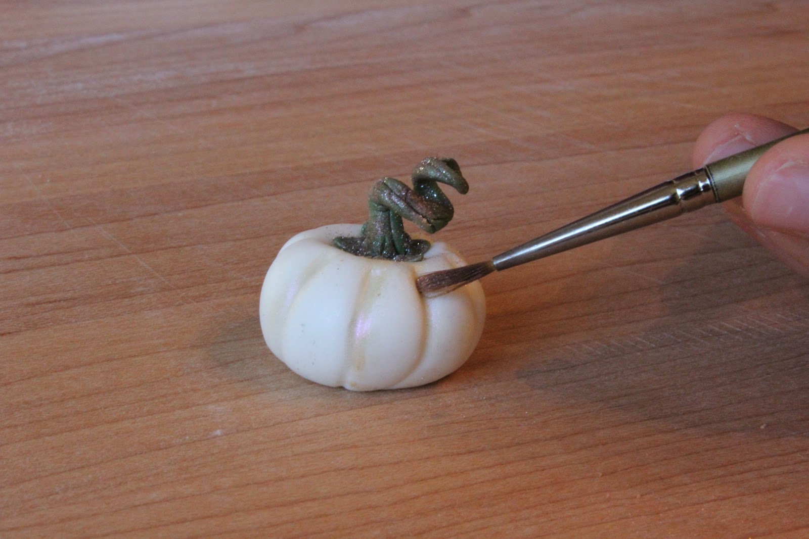 With Love & Confection: White Chocolate Pumpkins Tutorial by With Love & Confection