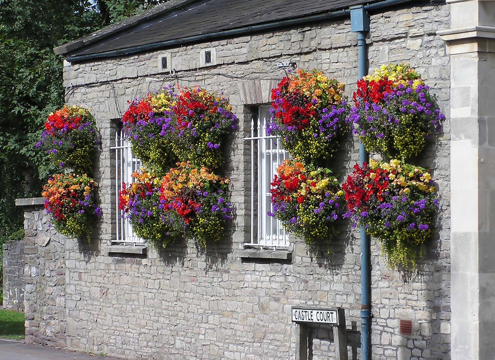 lilsparklies: **Beautiful Hanging Baskets**