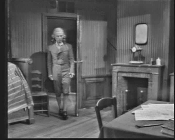 Les Dentus: J'ai visité la chambre de Robespierre.