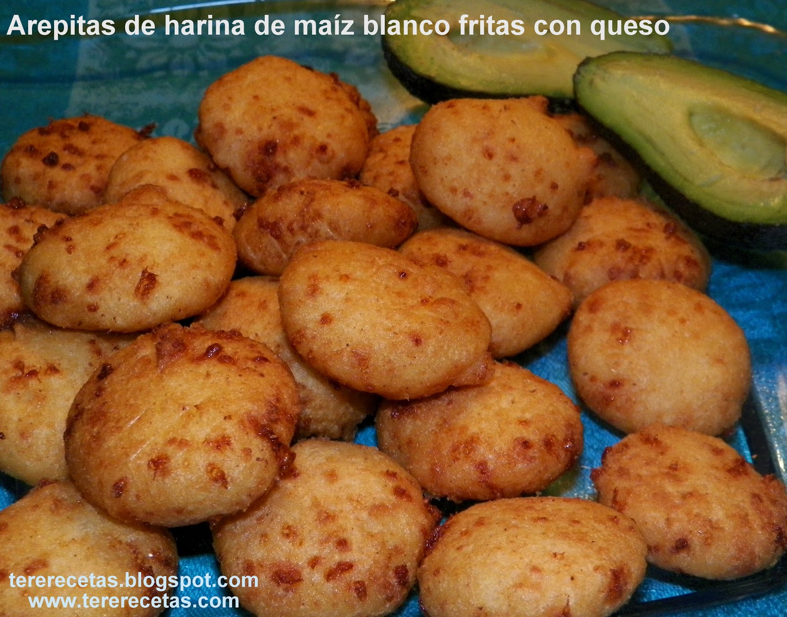 Arepitas de maíz blanco con queso fritas - Las recetas de Tere