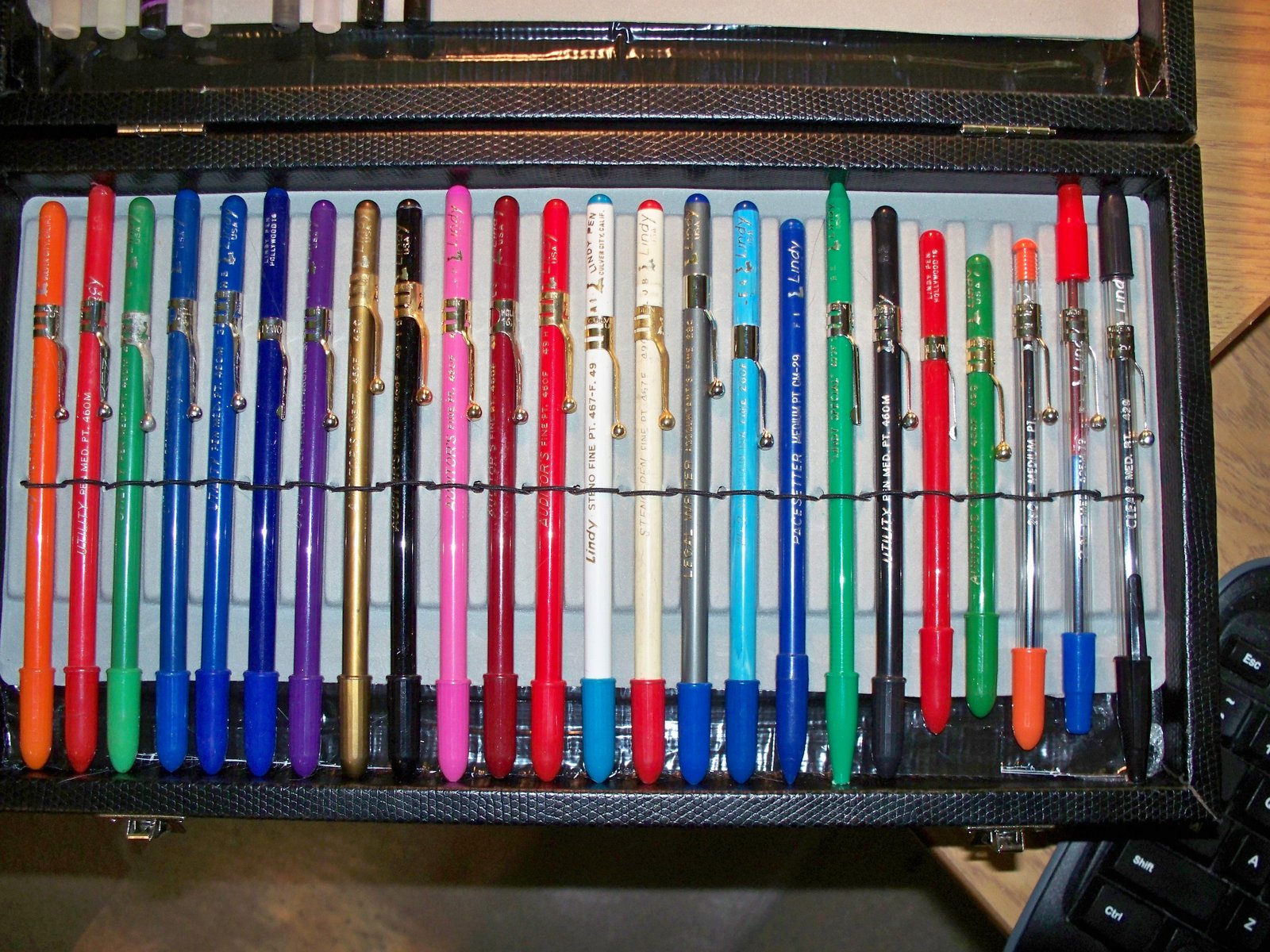 My Supply Room: My lindy Pen Collection