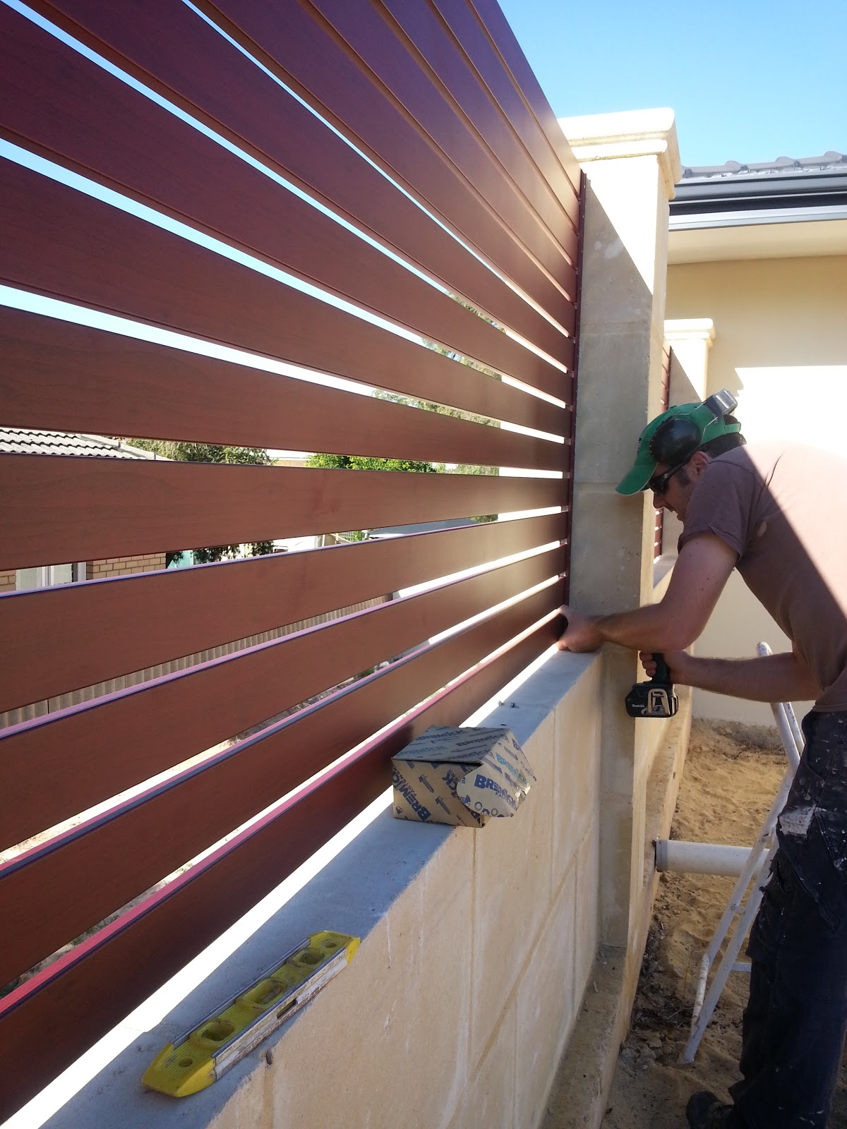 Jarrah Jungle: Courtyard Project - How To Install Fence Slats