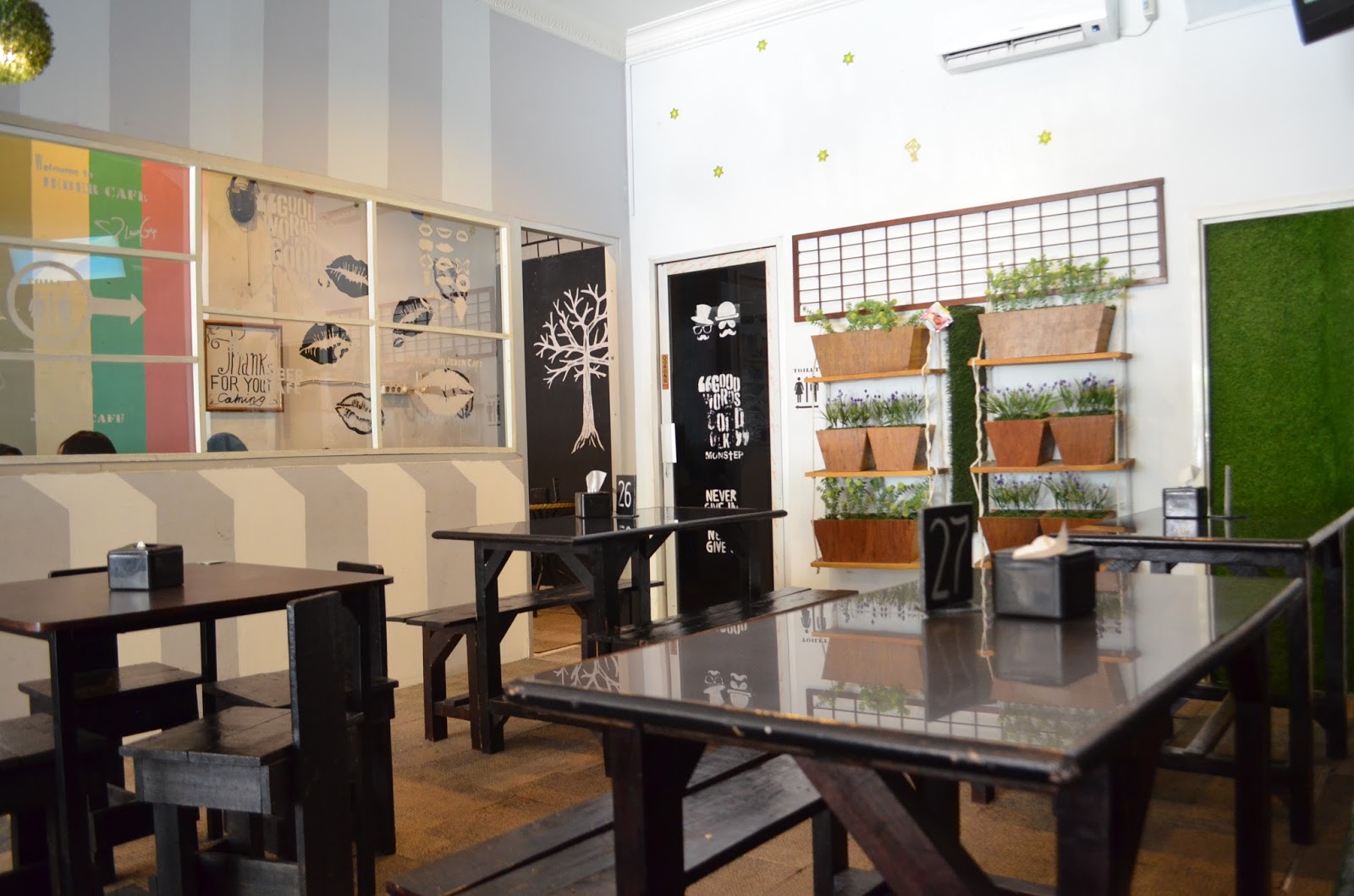 38+ Konsep Desain Cafe Murah Meriah, Desain Cafi1/2