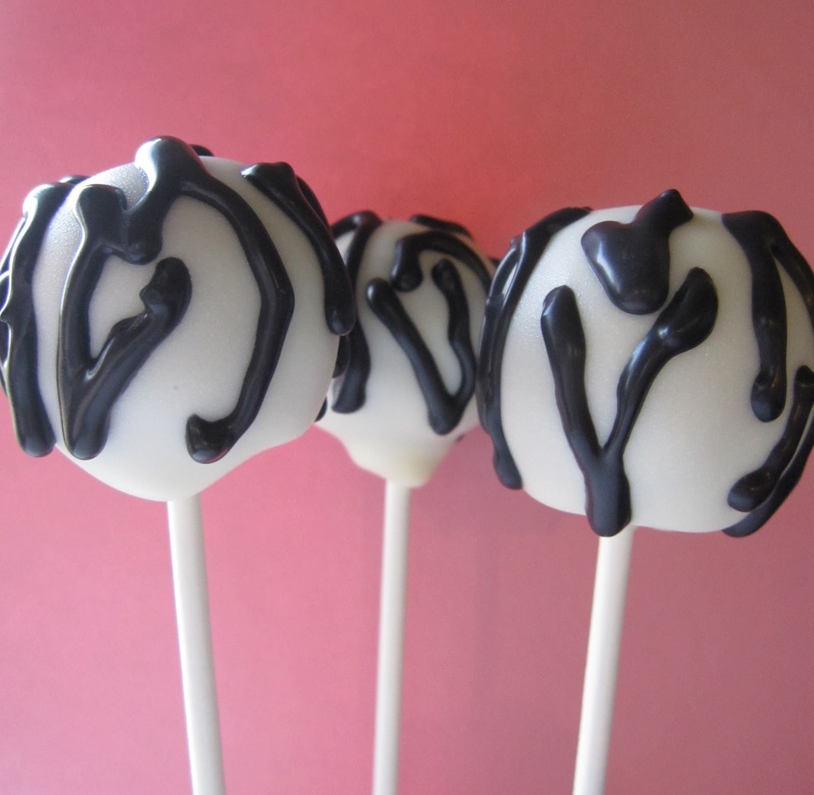 Sweets By Am: Zebra Cake Pops
