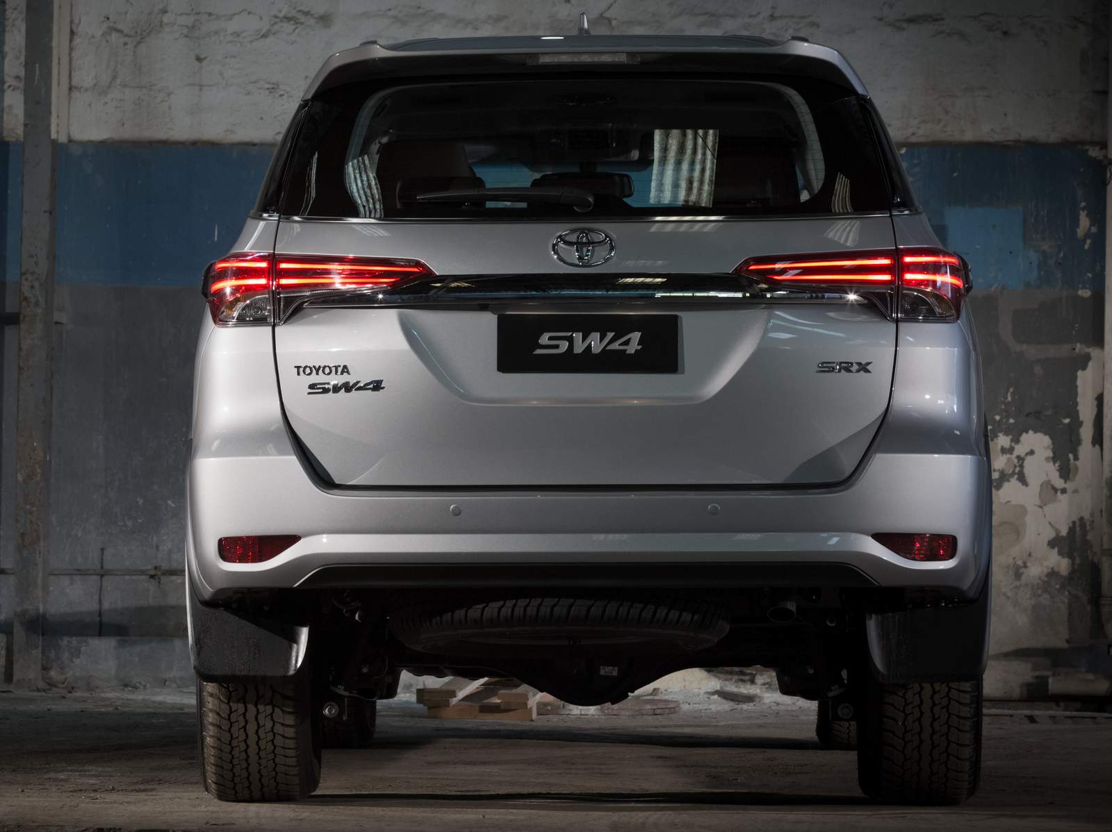 Toyota SW4 2016: preços, vídeo, fotos e especificações