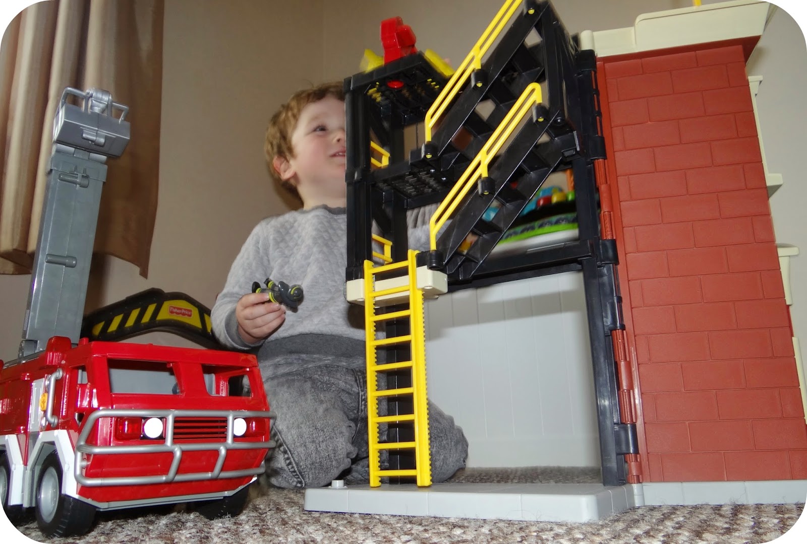 Life Unexpected: The Imaginext Fire Station Review