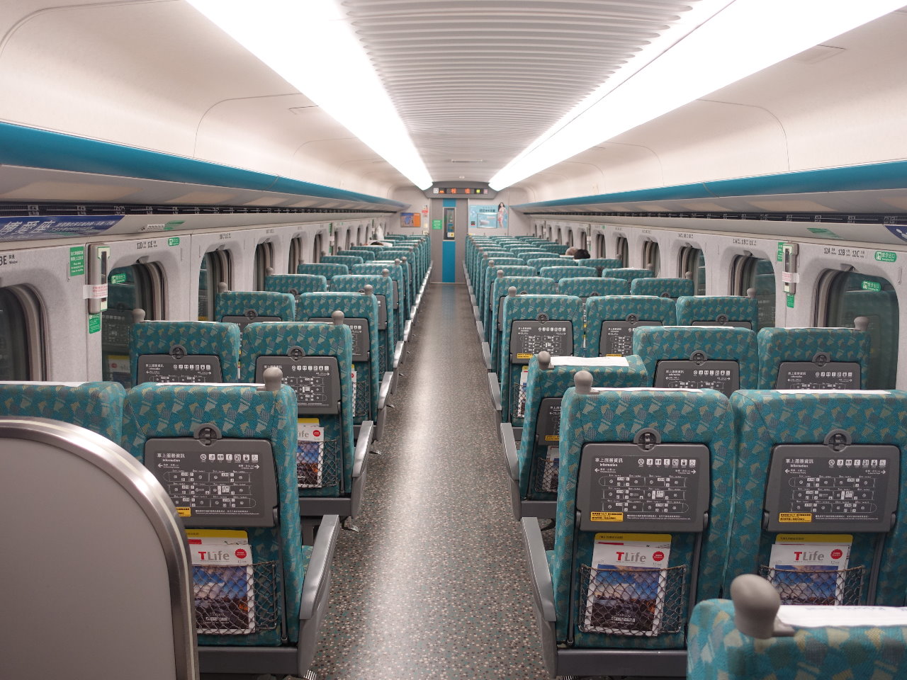 鐵貓＝鐵道與貓的完美結合: 台灣高鐵700T型列車