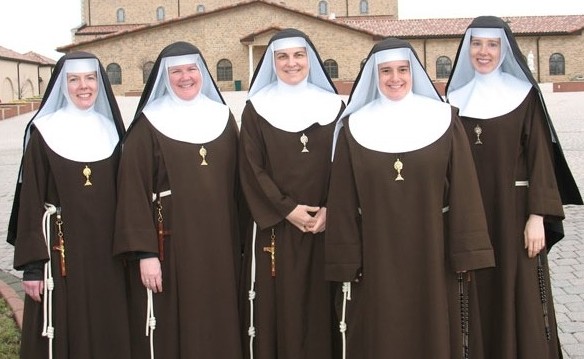 La sátira de Love de Pega: 2017