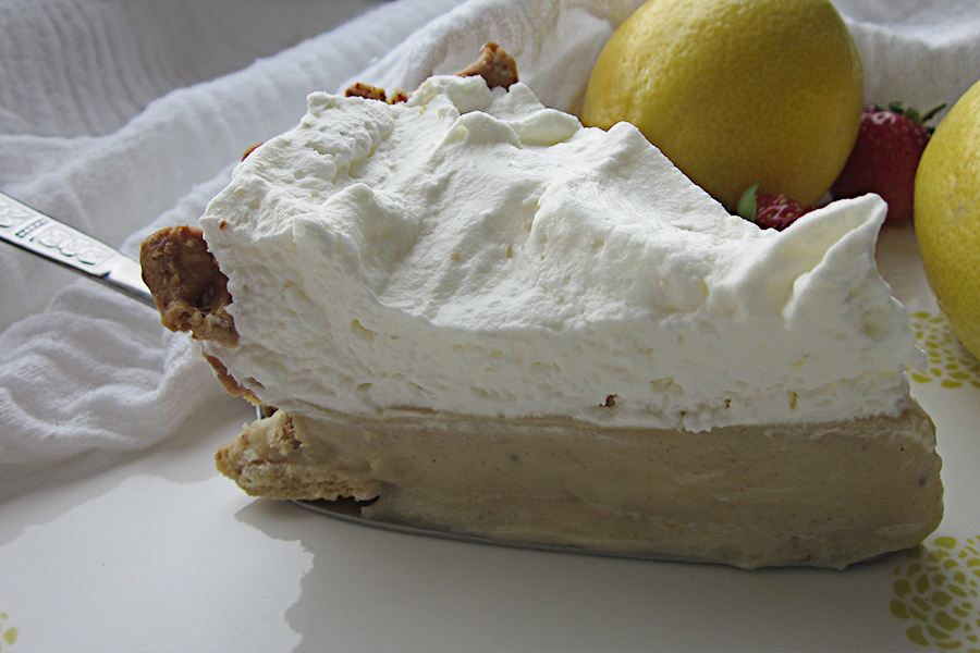 Banana pudding cake con espuma de limón | Hierbas y especias