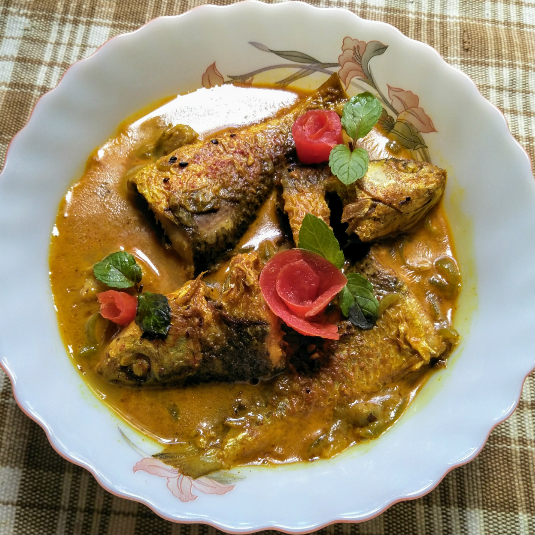 Bhangon fish with Taro and Sponge gourd