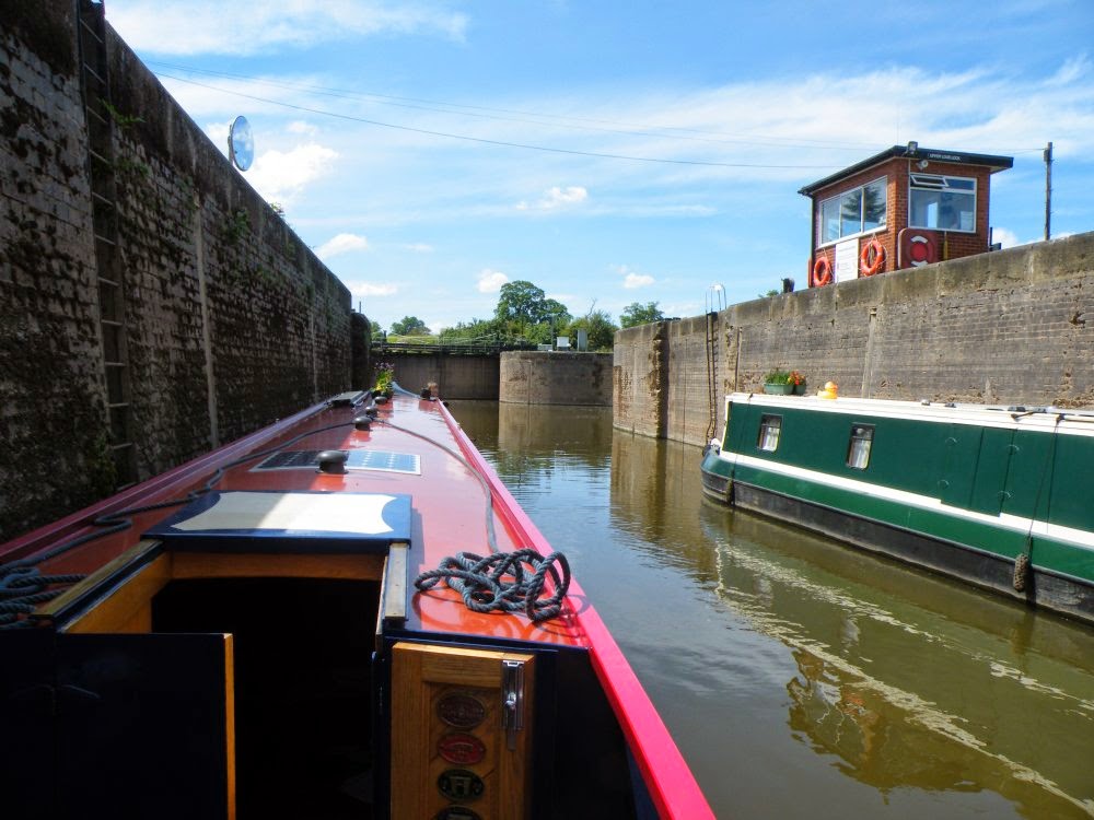 Travelling the Canals of England: May 2014