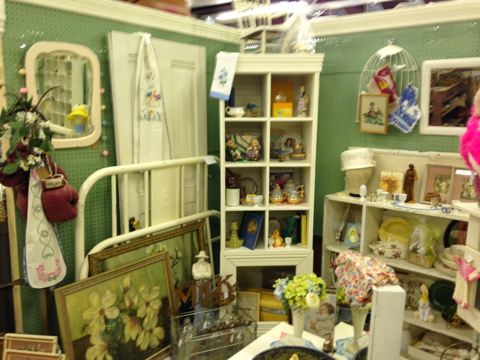 Treasures Antiques: Newly Made Booth Display