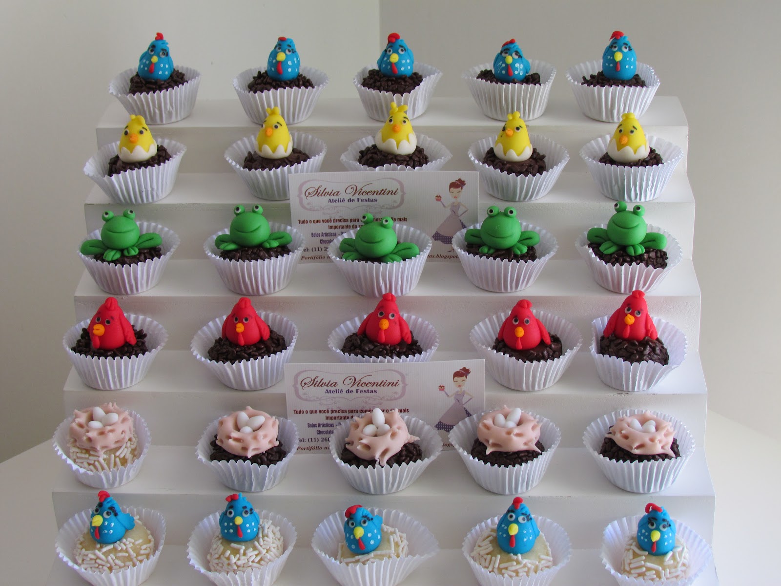 Silvia Vicentini - Ateliê de Festas: GALINHA PINTADINHA - HEITOR