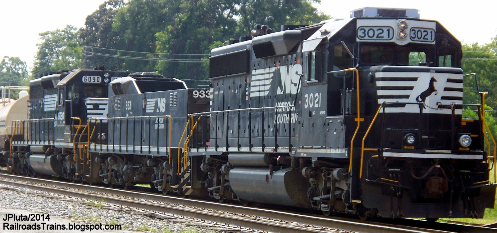 RAILROAD Freight Train Locomotive Engine EMD GE Boxcar BNSF,CSX,FEC,Norfolk Southern,UP,CN,CP ...