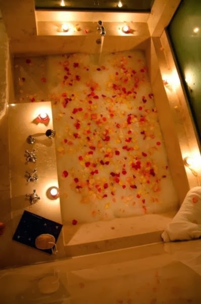 Fresh Organic Beauty: Happiness is....a relaxing Bubble Bath!