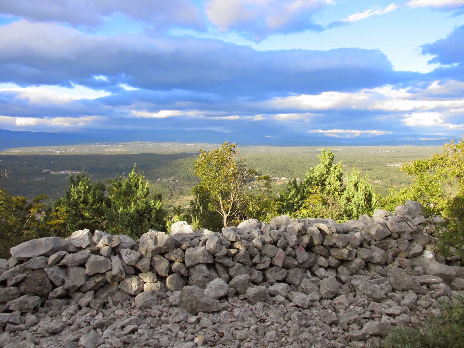 HERCEGOVINA-GEOARHEO: ARHEOLOŠKA MISTERIJA KOD LJUBUŠKOG - TAJNOVITI ...