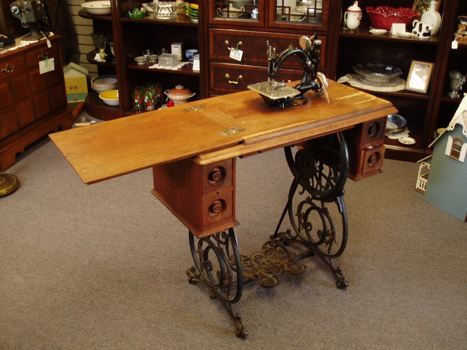 Brown's Crossing Antique Market: WELCOME!