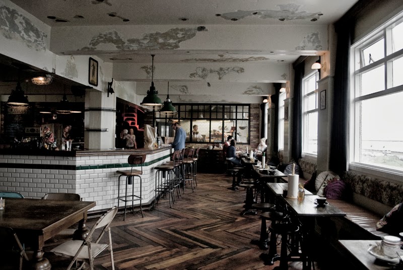 facing north with gracia: ICELAND | Reykjavik Kex Hostel