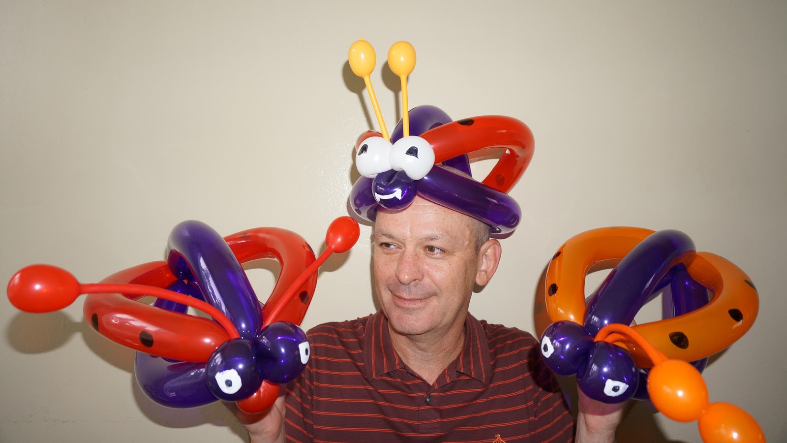 CLASSICAL: Balloon bug hat