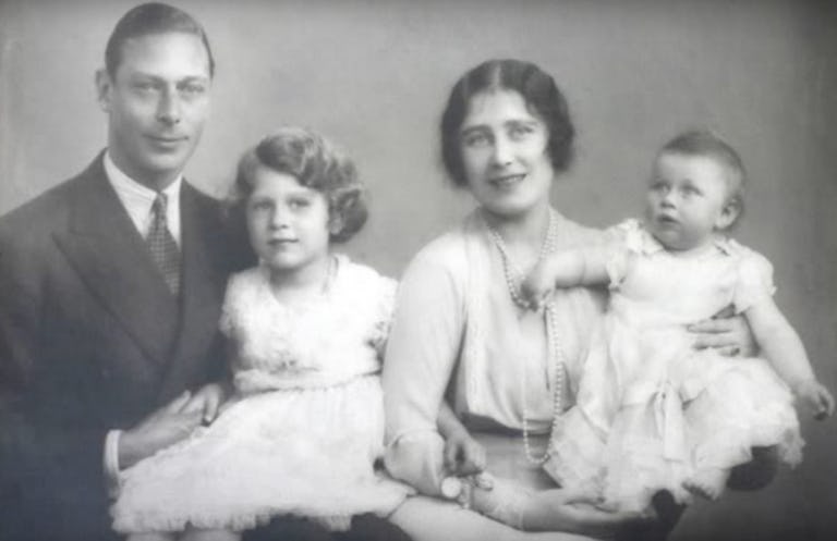 Starhooks * * *: 20 Dark Secrets The Royal Family Wants To Keep Hidden