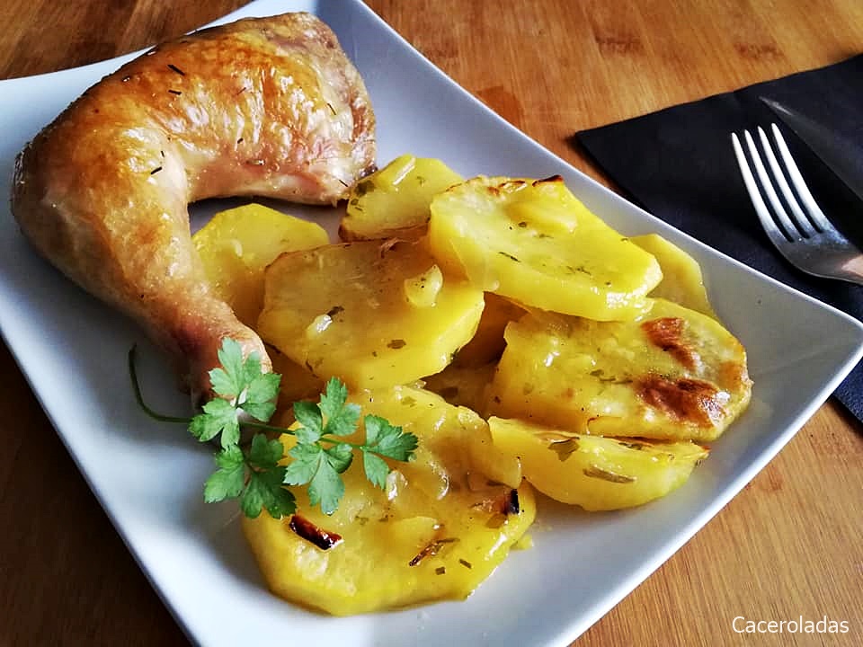 Pollo asado con patatas a la importancia | Caceroladas