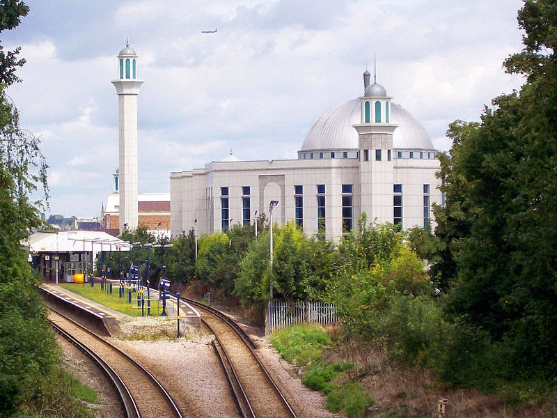 AHMADIYYA MOSQUE: Baitul Futuh - Morden, London, United Kingdom