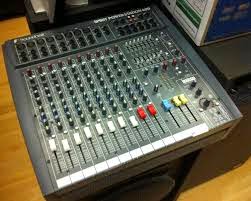 musicasa.oportunidades: SOUNDCRAFT SPIRIT 600 POWERSTATION Mixer