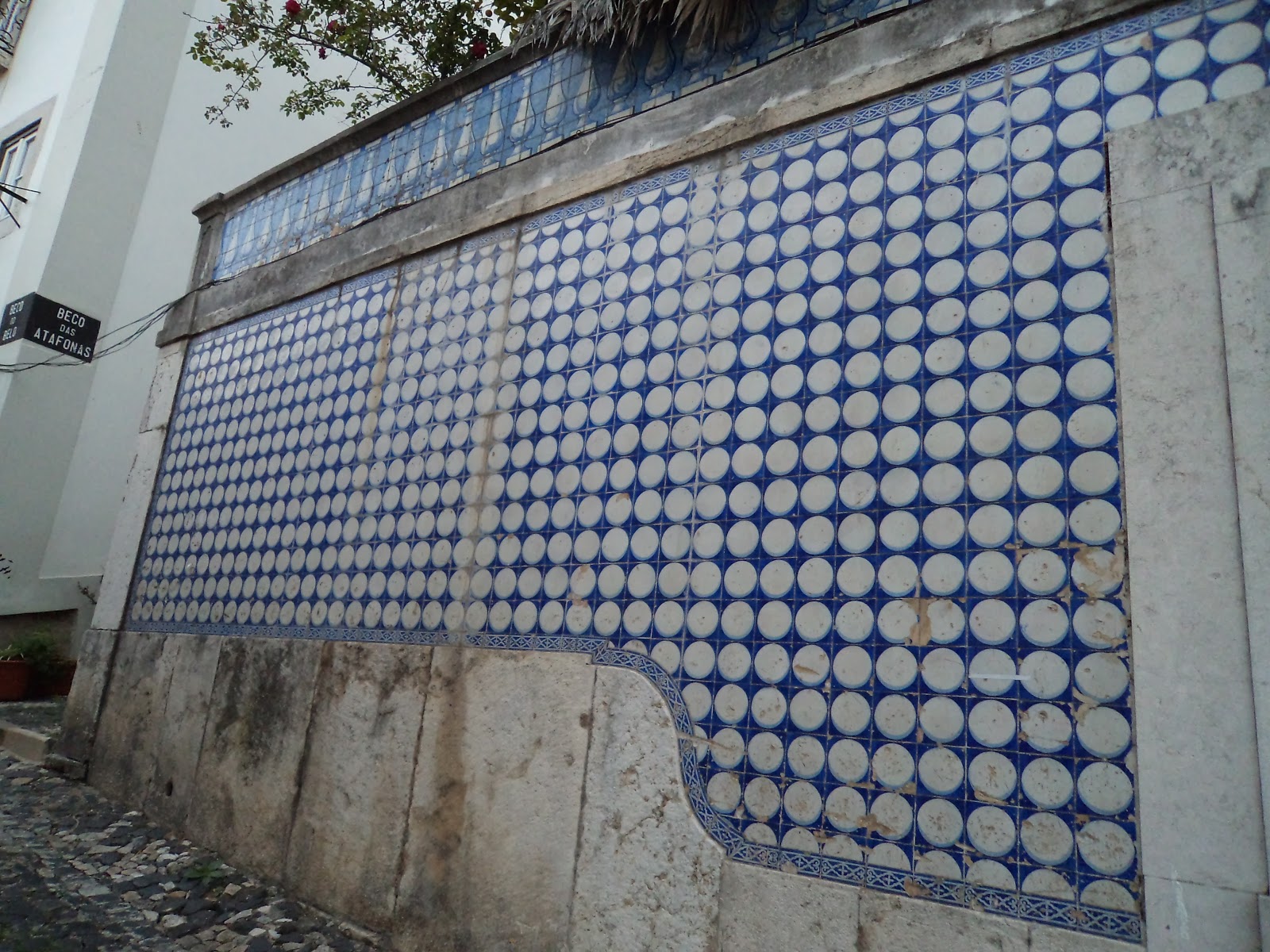 Coysas e Loysas sobre Ansião : Hoje olhei para os azulejos em Lisboa!