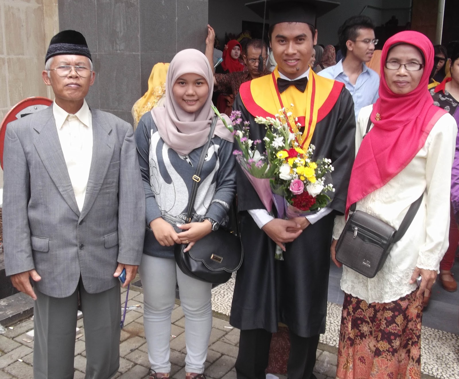 Happy Graduation! Wisuda Sarjana Unsoed, Selasa, 19 Maret 2013 | Cewek ...
