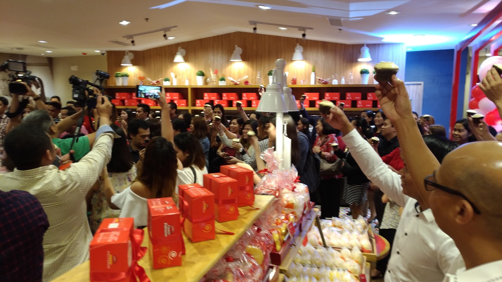 Red Ribbon launches its 1st Flagship Store | Enjoying Wonderful World