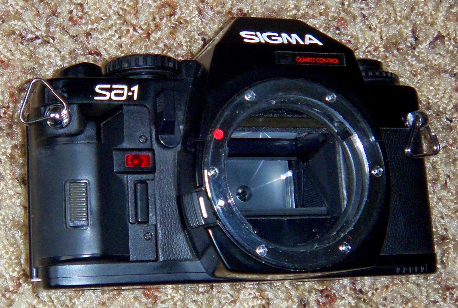 The Chens: The User's Review: Sigma sa-1 35mm SLR Camera with Quartz ...