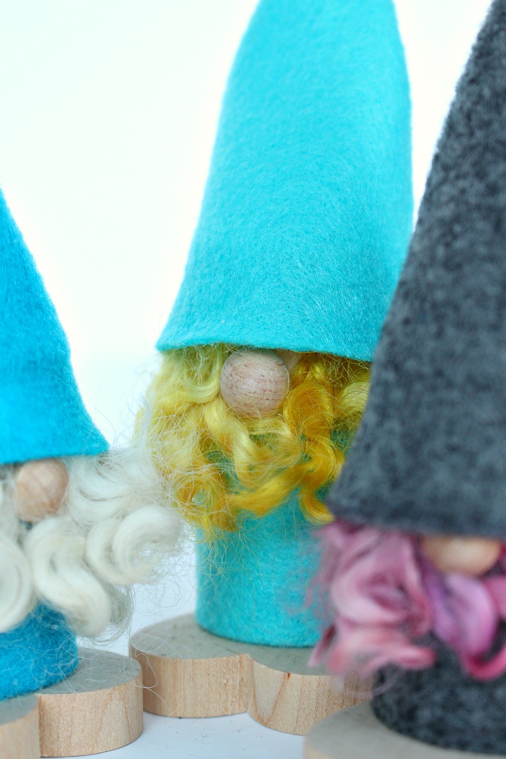 DIY Felt Tomte (Scandinavian Felt Gnomes) | Dans le Lakehouse