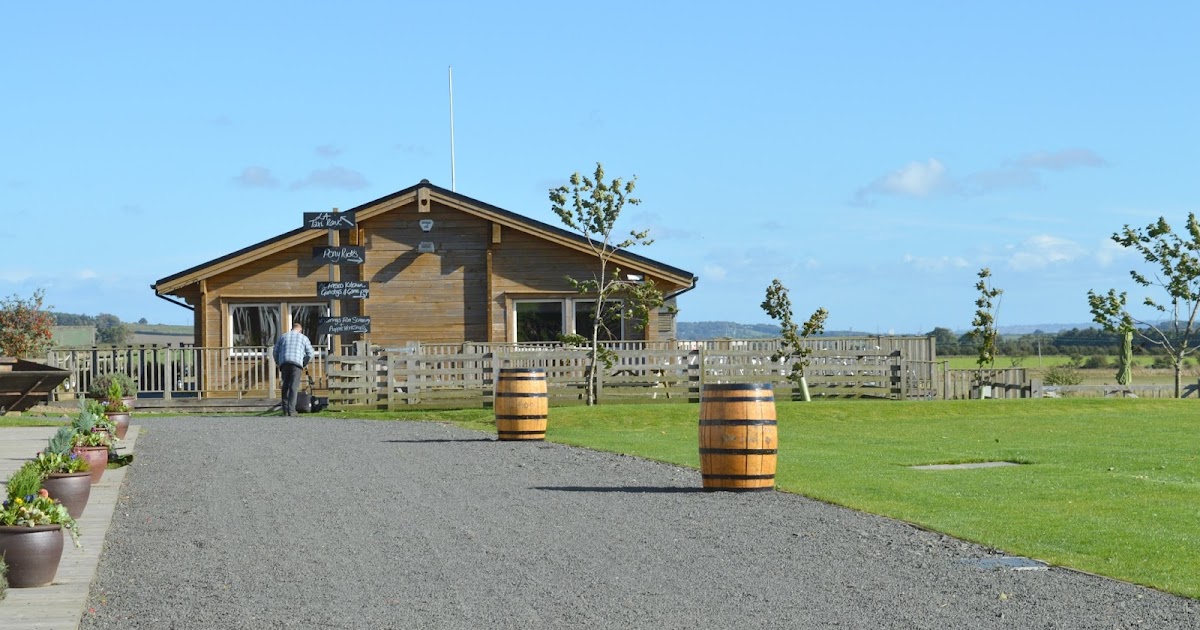 Lunch at Vallum Farm | New Girl in Toon