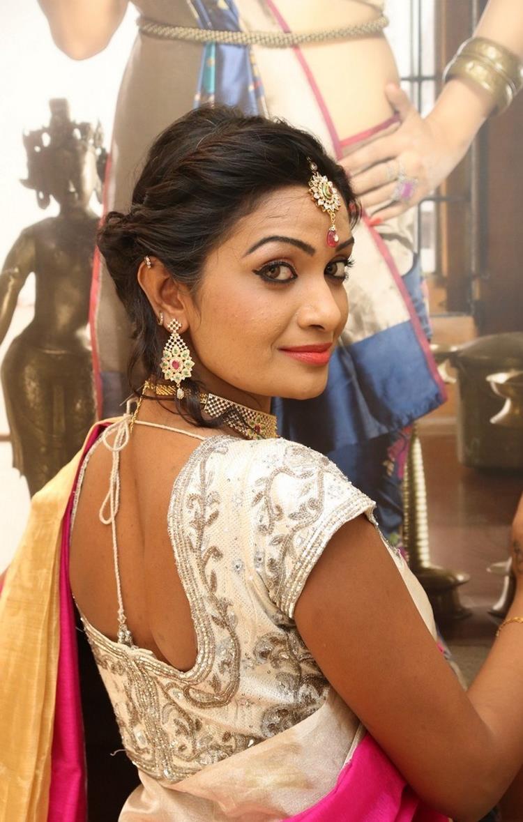 LATEST SOUTH INDIAN DESIGNER SAREE AND BLOUSE NECK DESIGNS COLLECTIONS ...