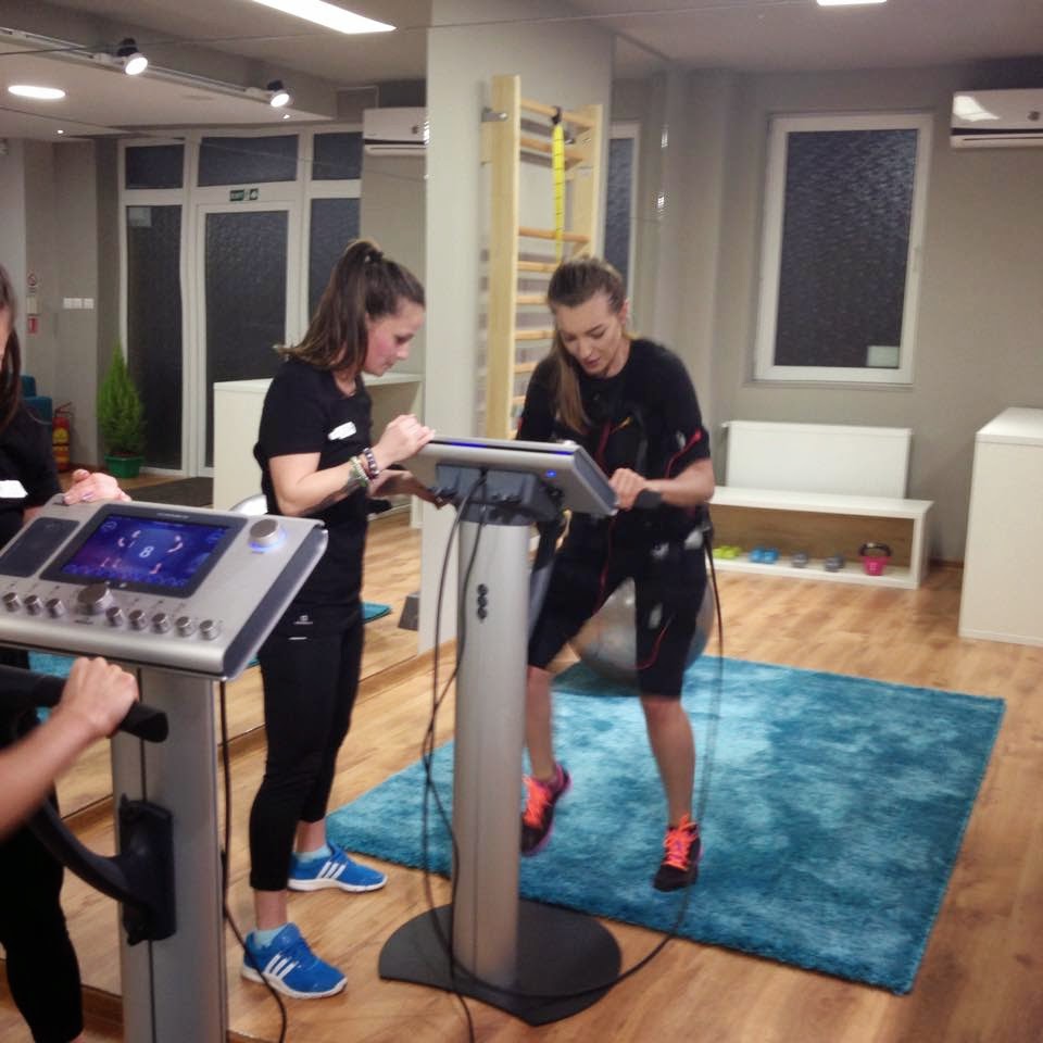 Ce inseamna antrenament EMS & TRX la BODYTEC Gym Studio | Cluj | Sandra ...