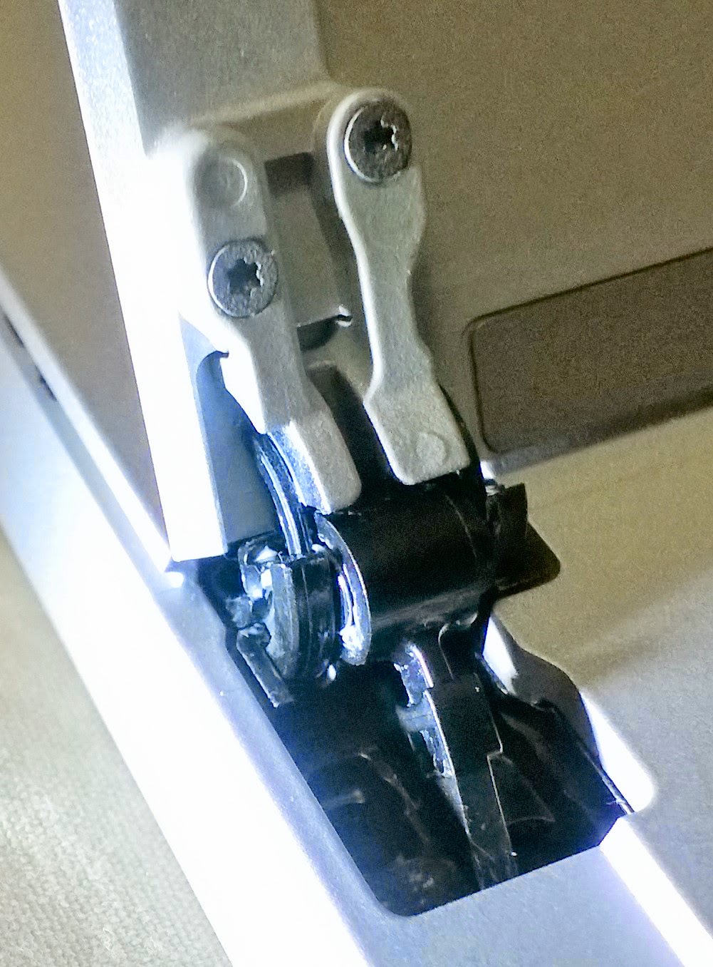 ULTRA MOBILE PC TIPS: Surface Pro 3: The hinge