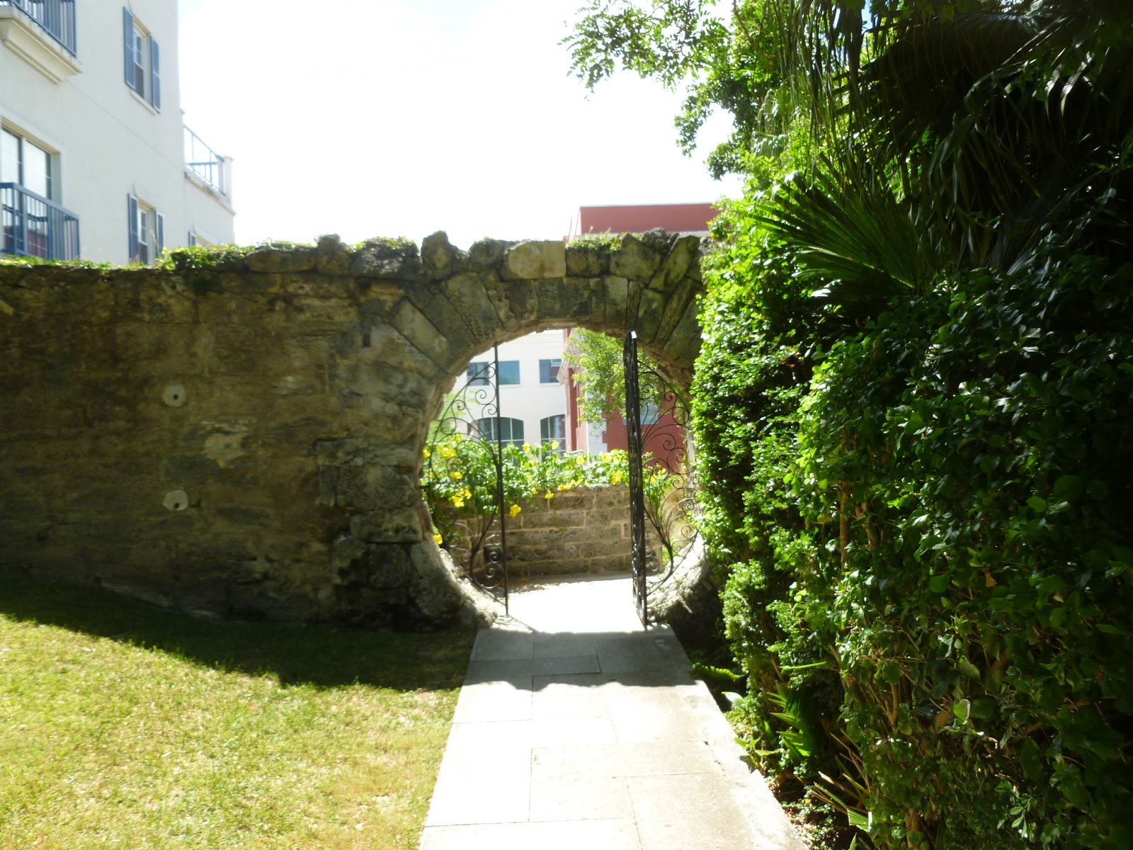 Photo-ops: Bermuda: Queen Elizabeth Park Moongate - Hamilton, Pembroke ...