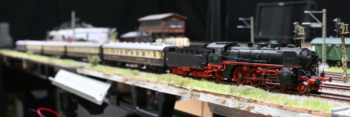私が所有しているMärklinの蒸気機関車はBR64のみだったけど今回BR18.5が追加になった。