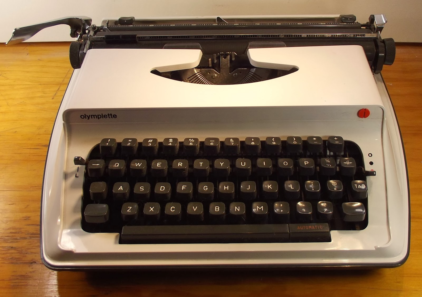 oz.Typewriter: Departure Lounge (Economy Class): Portable Typewriters ...