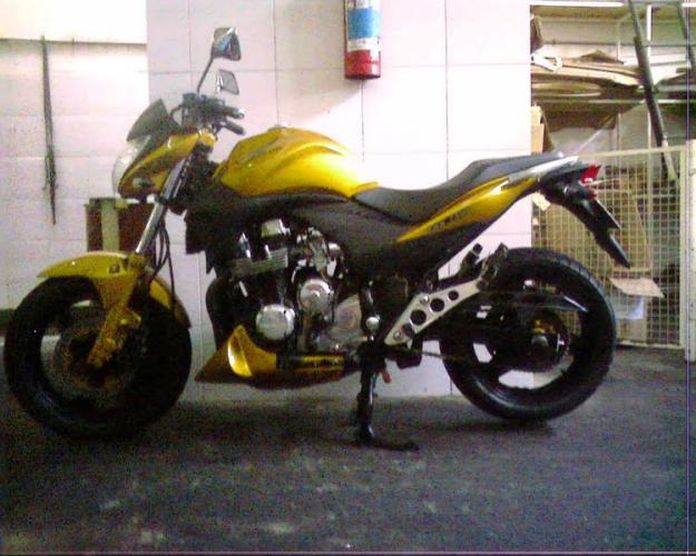 TRANFORMASI HONDA CBX 750P : CBX 750 Pelbagai Rupa dan Warna